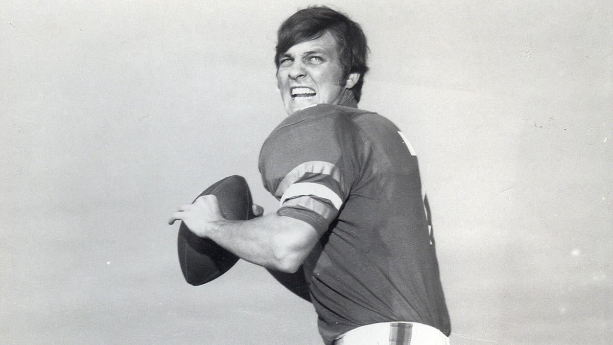 Florida QB John Reaves, former NCAA career passing leader, dies at 67 ...