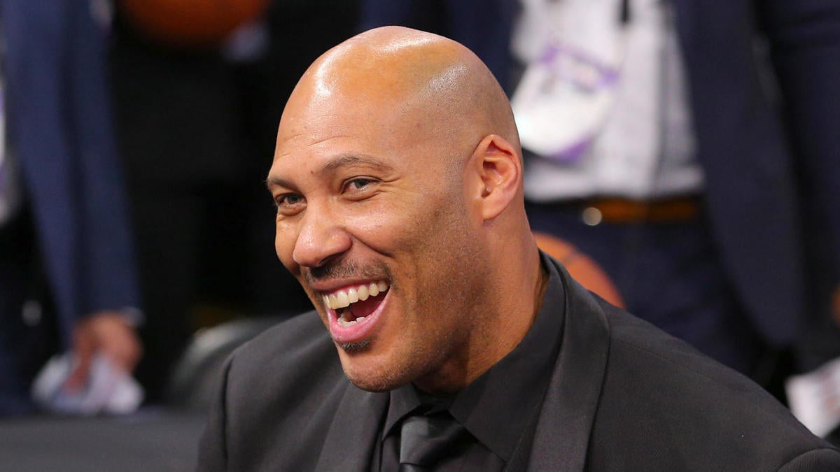 LOOK: LaVar Ball is the main attraction before Lonzo's first Lakers ...