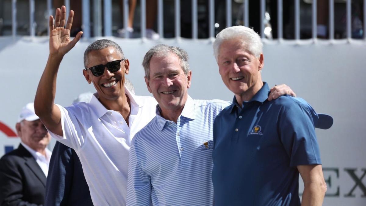 LOOK: Phil Mickelson takes hilariously bad selfie with Obama, Clinton ...