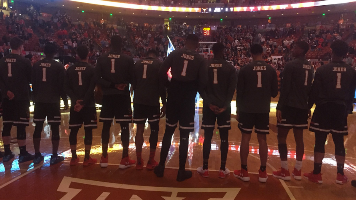 Texas Tech team wears special No. 1 warmups for Texas player with ...