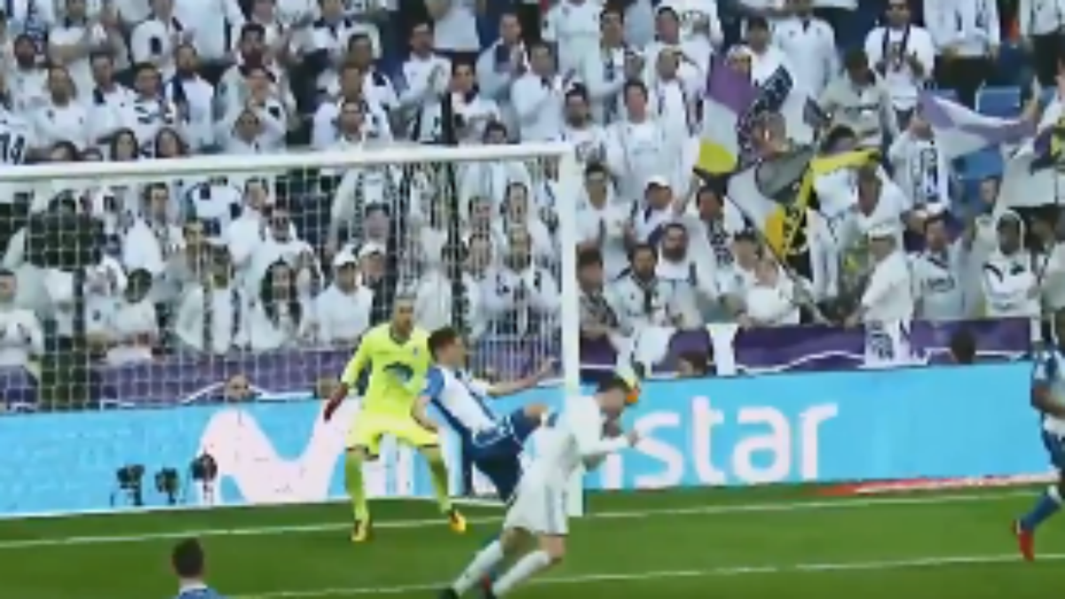 Ronaldo scored a goal while getting kicked in the face and used a phone ...