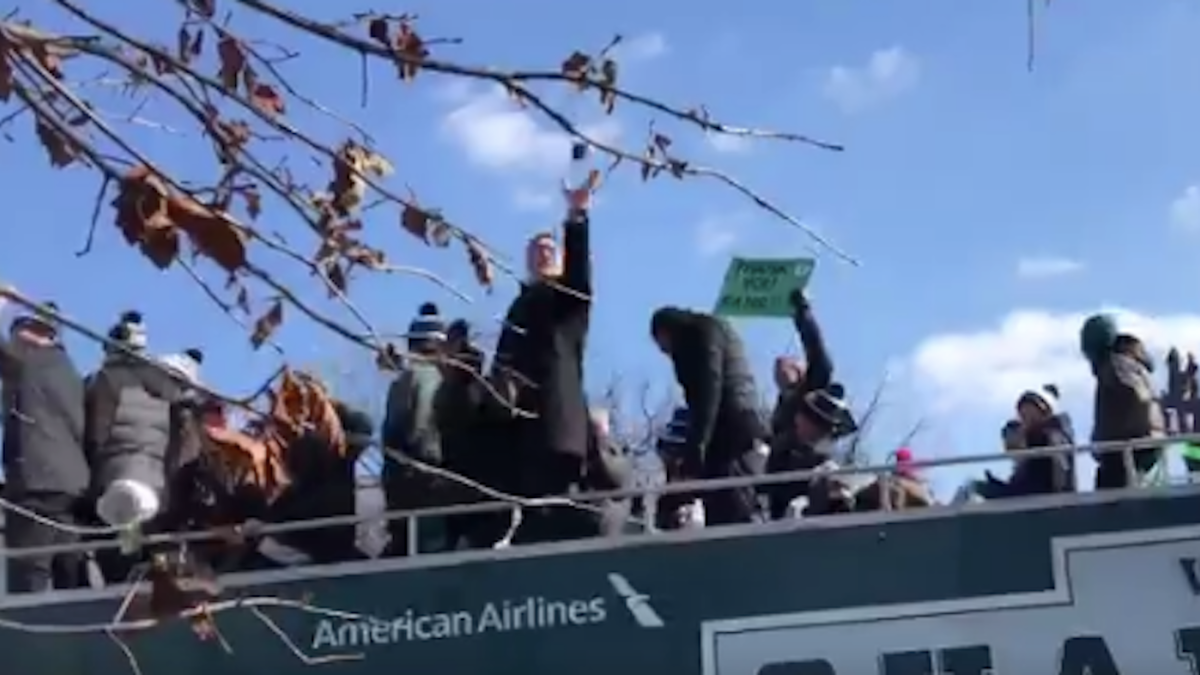 LOOK: Throw a beer can at Doug Pederson and he's a better receiver than ...