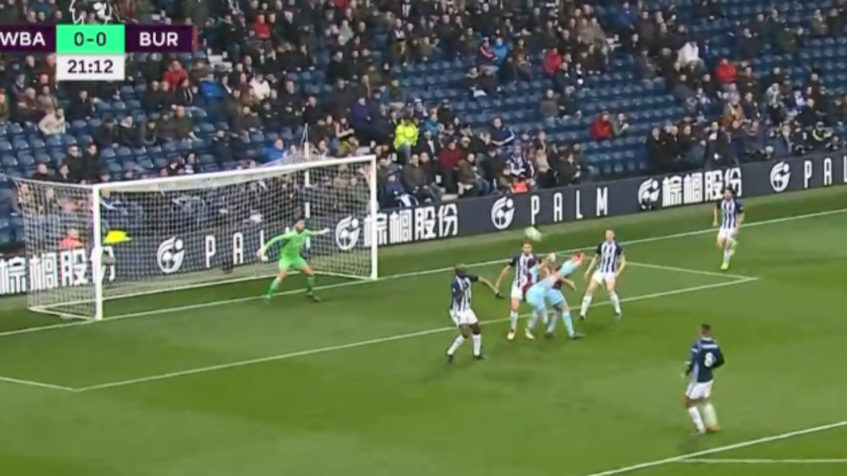 WATCH: Unreal karate kick leads to stunning Premier League goal - CBS ...