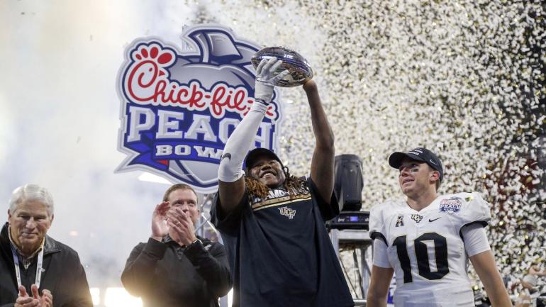 LOOK: UCF unveils '2017 national champions' sign in stadium, hands out ...