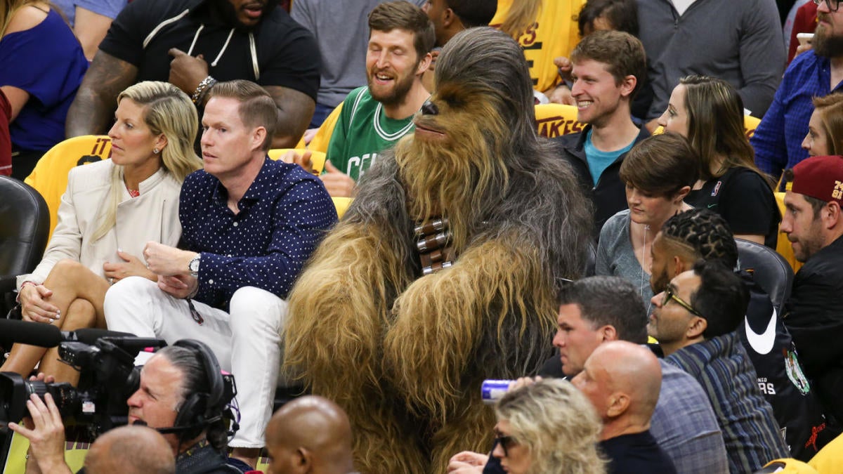 Kendrick Perkins on Star Wars' Chewbacca sitting courtside at Cavaliers ...