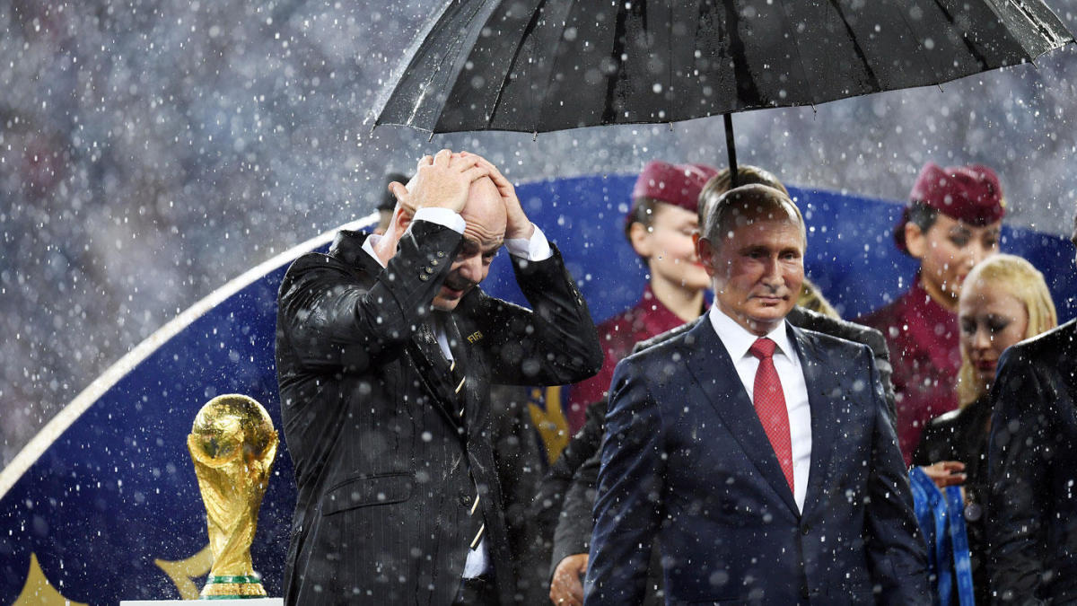 World Cup 2018 trophy presentation: Rain pours down on France players ...
