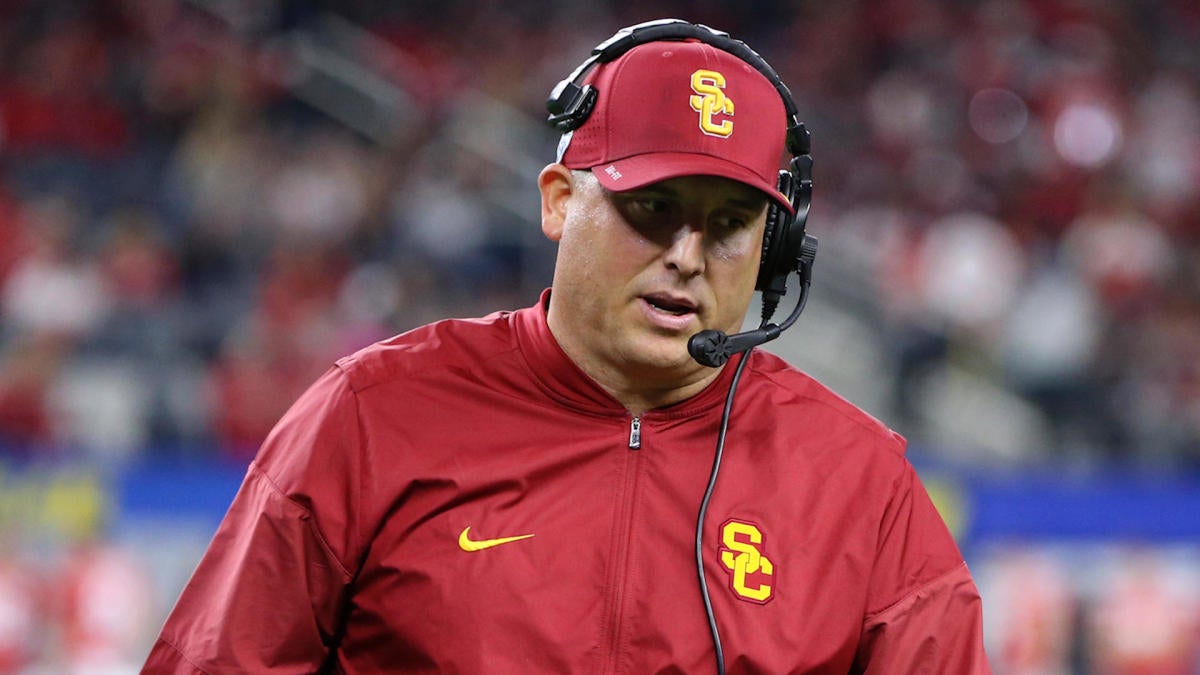 Hot Seat Rankings: Clay Helton, Chad Morris, Mark Dantonio among ...