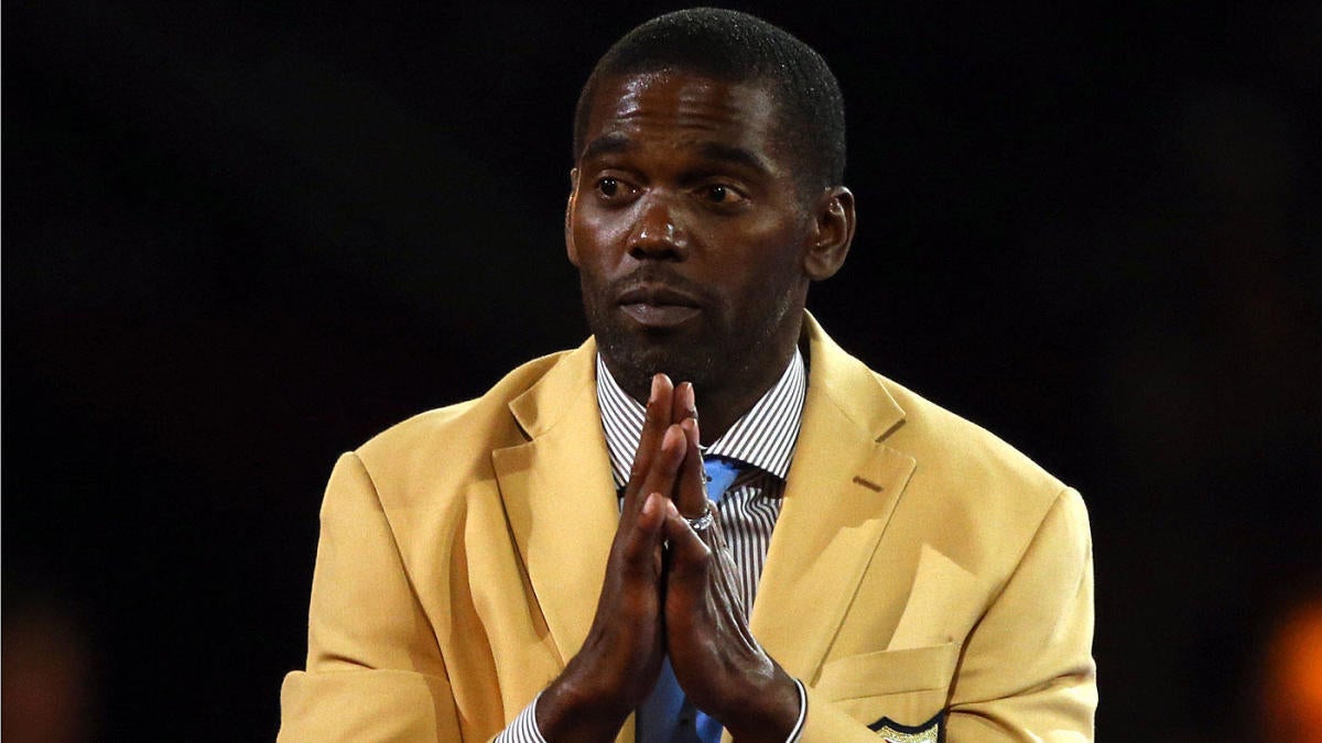 Randy Moss wears tie at Hall of Fame ceremony that honors black men ...