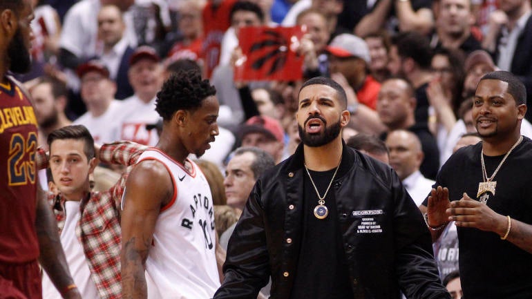 LOOK: Drake brings LeBron James onto stage in Los Angeles show with ...