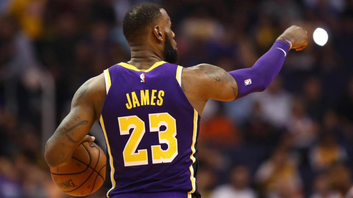 Lakers' LeBron James can't stop assisting to himself off the backboard ...