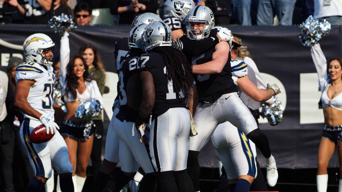 LOOK: Raiders punter Johnny Townsend might be the fastest running back ...