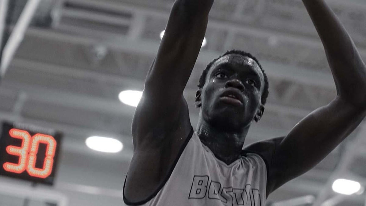 College basketball recruiting: Top-50 power forward Akok Akok commits ...