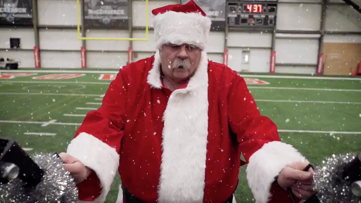 Bob Wylie stars as Santa Claus in jolly Cleveland Browns video to ring ...