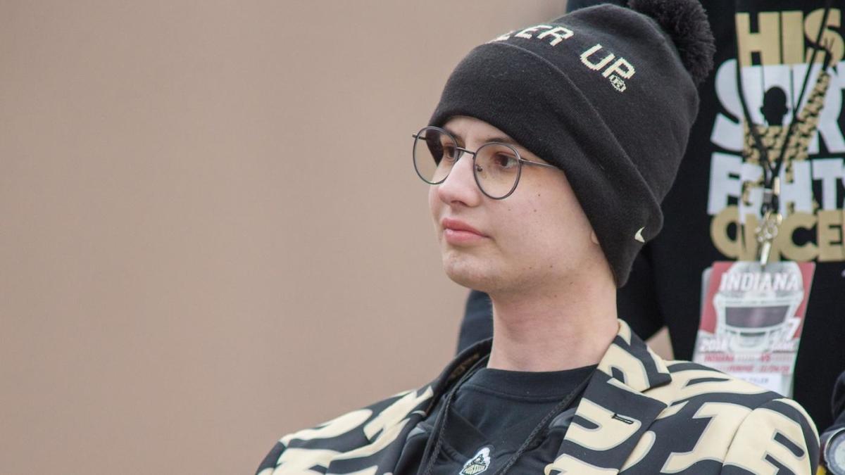 Purdue super fan Tyler Trent dies after battle with bone cancer - CBS ...