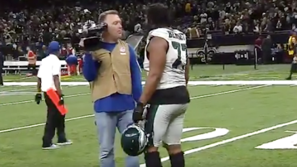 Eagles' Michael Bennett confronts cameraman on field after playoff loss ...