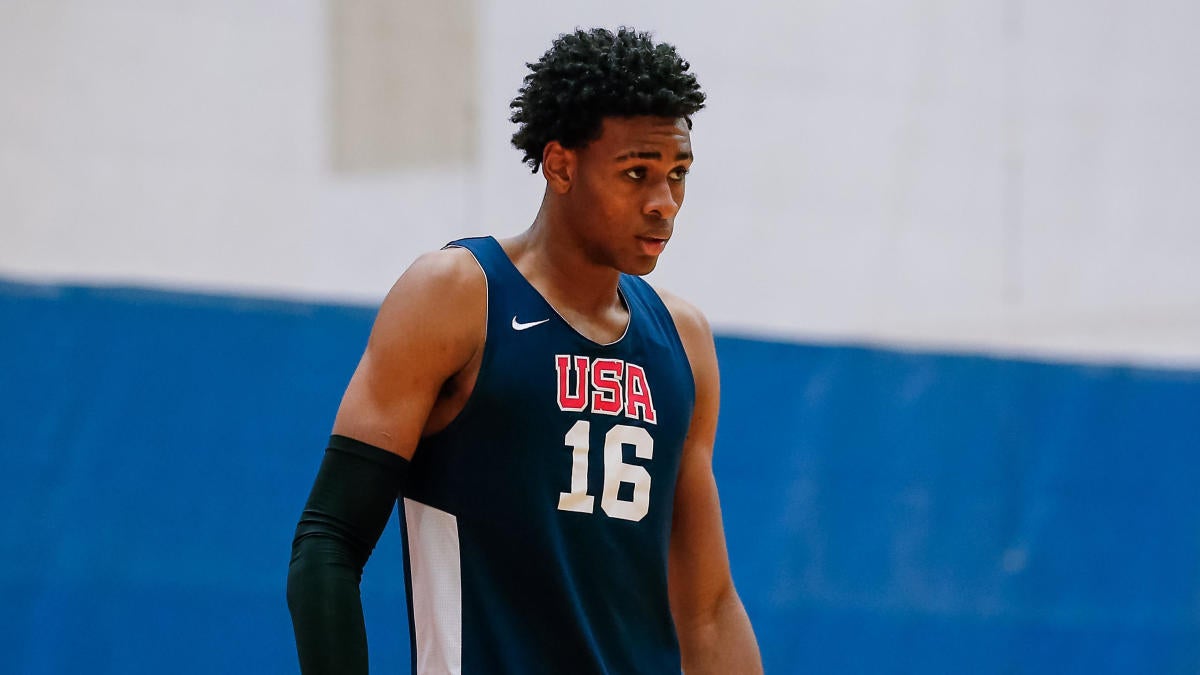 Texas lands last uncommitted player in top 10 as Greg Brown chooses ...