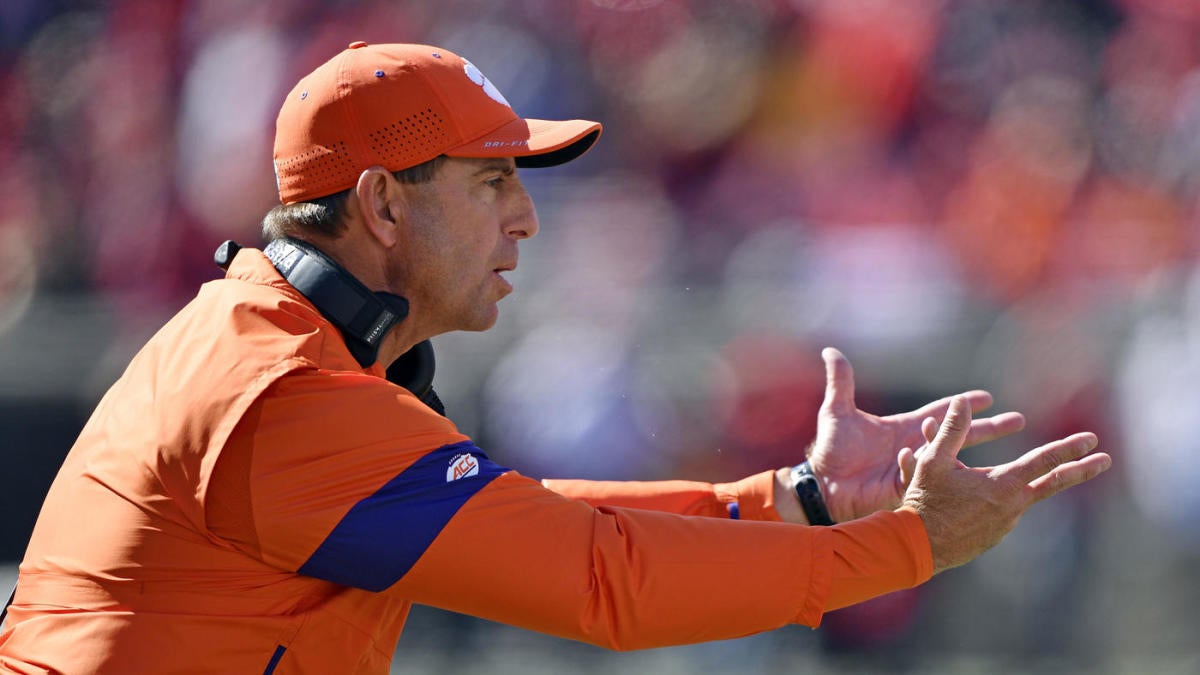 How Clemson coach Dabo Swinney punished a player who threw a punch ...