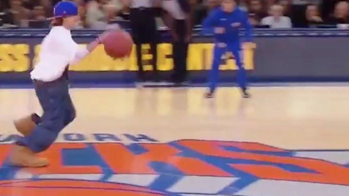 Children compete in the most New York race ever during break at Knicks ...