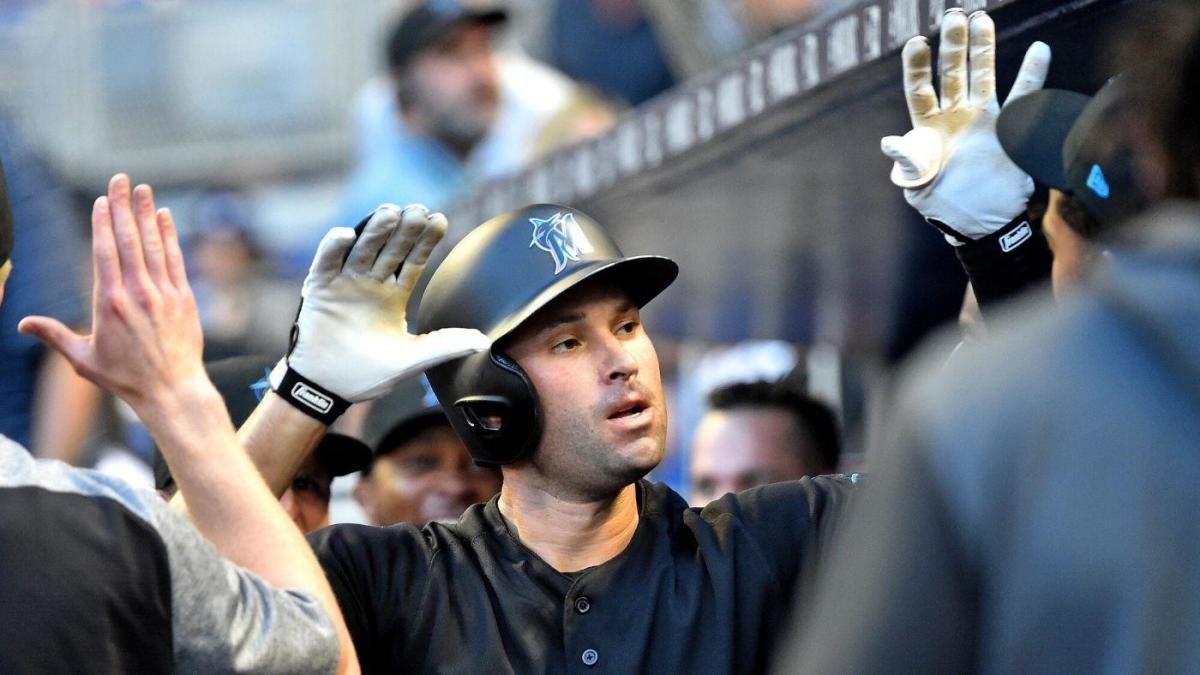 MLB rumors: Phillies sign four veterans, including Neil Walker and ...