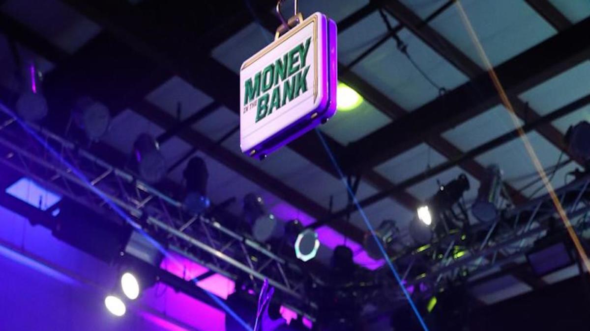 WWE SmackDown results, recap, grades: Money in the Bank format change ...