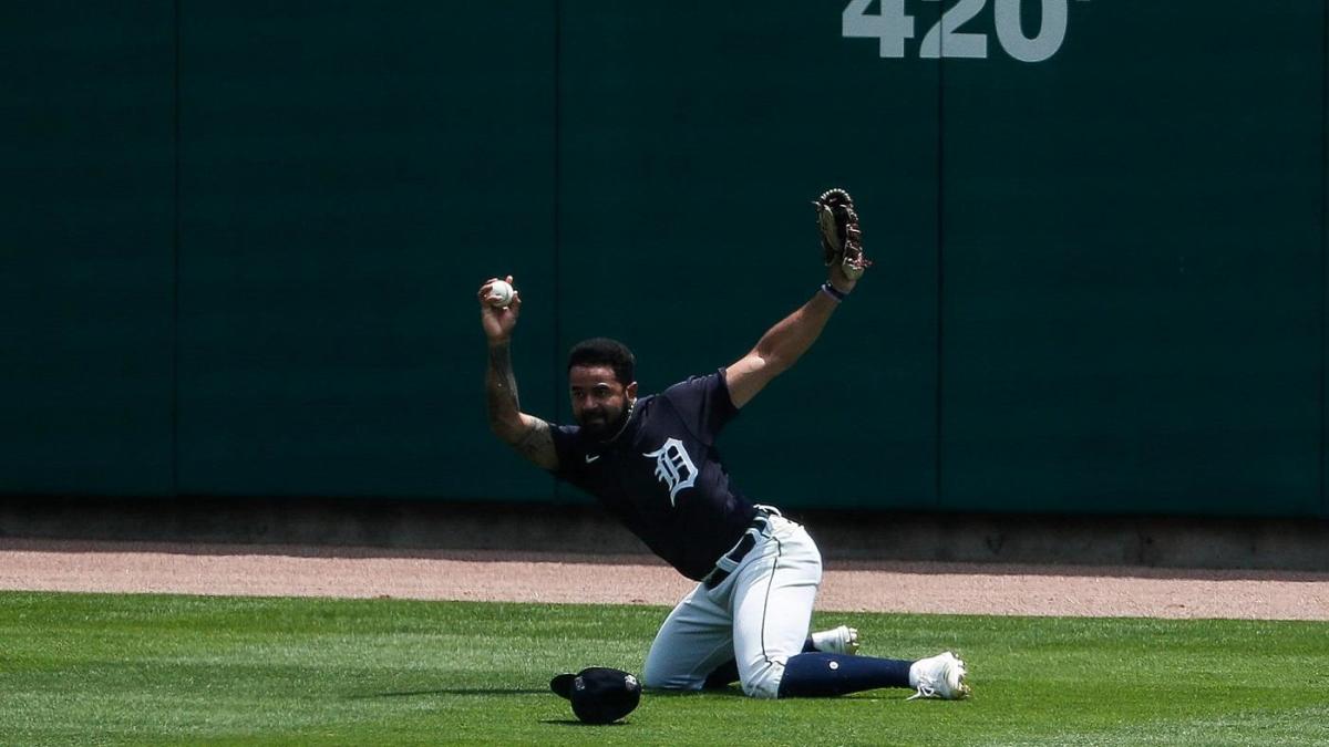 LOOK: Tigers' Derek Hill makes spectacular catch during intra-squad ...