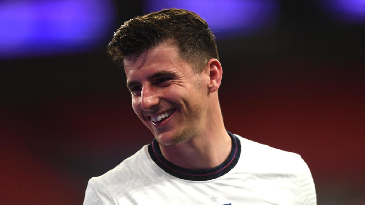 England teammates defend Chelsea's Mason Mount from criticism - CBS Sports
