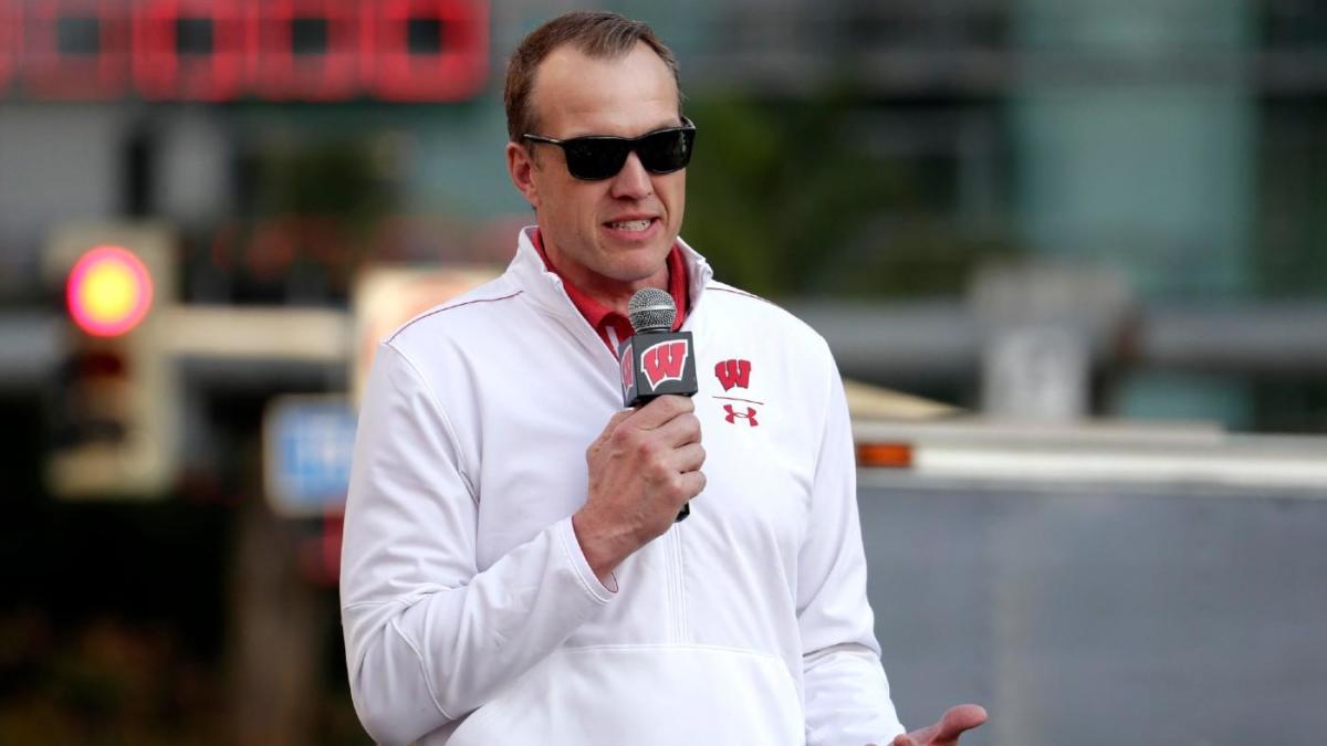 Wisconsin promotes Chris McIntosh to succeed Barry Alvarez as athletic ...