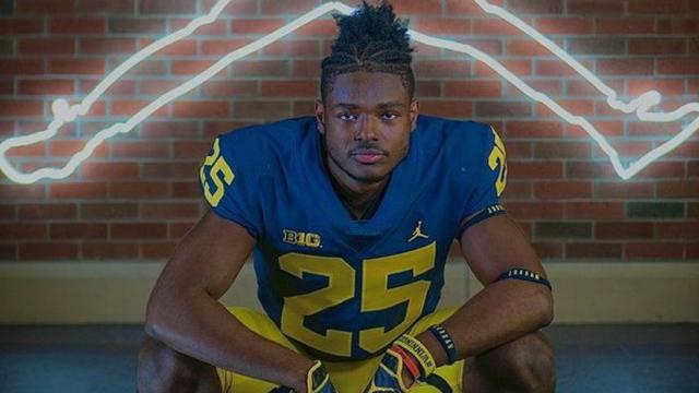 Speedy LB Aaron Alexander commits to Michigan