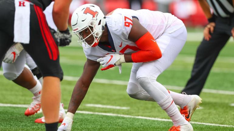 Former Illinois standout DL Bobby Roundtree dead at age 23 - CBSSports.com