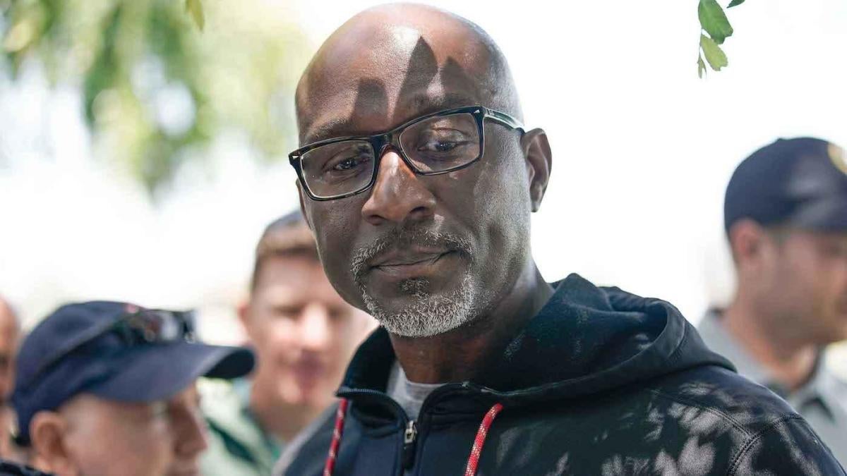 49ers linebackers coach Johnny Holland taking leave of absence to ...