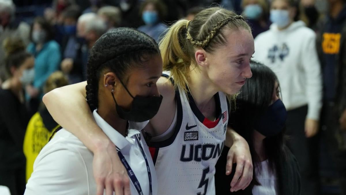 UConn's Paige Bueckers, the Naismith Women's Player of the Year, to ...