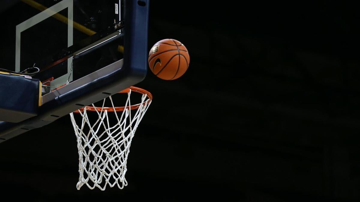 Player saves referee's life following on-court collapse during The ...