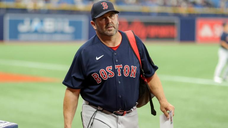 WATCH: Jason Varitek surprises Red Sox fan wearing his shirt ...