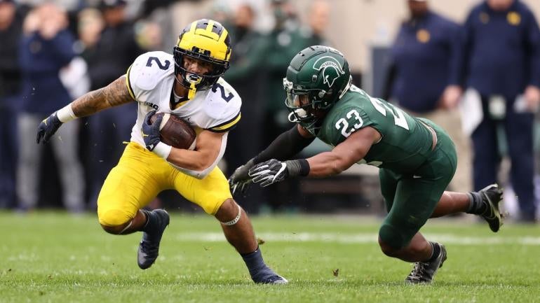 Michigan vs. Michigan State prediction, odds: 2022 Week 9 college football picks, best bets by ...