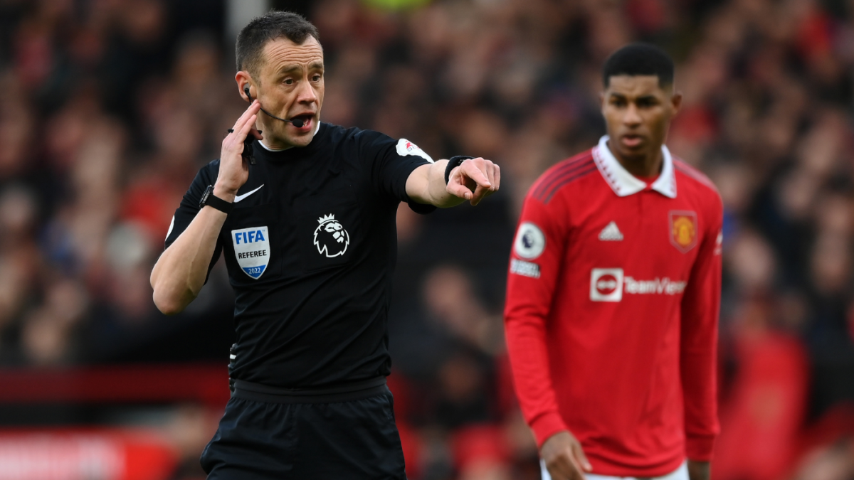 Manchester United vs. Manchester City offside call: Ref Christina Unkel ...