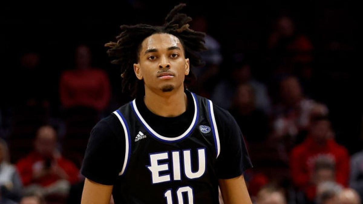 Eastern Illinois' Kinyon Hodges takes swing at fan during game, will be ...