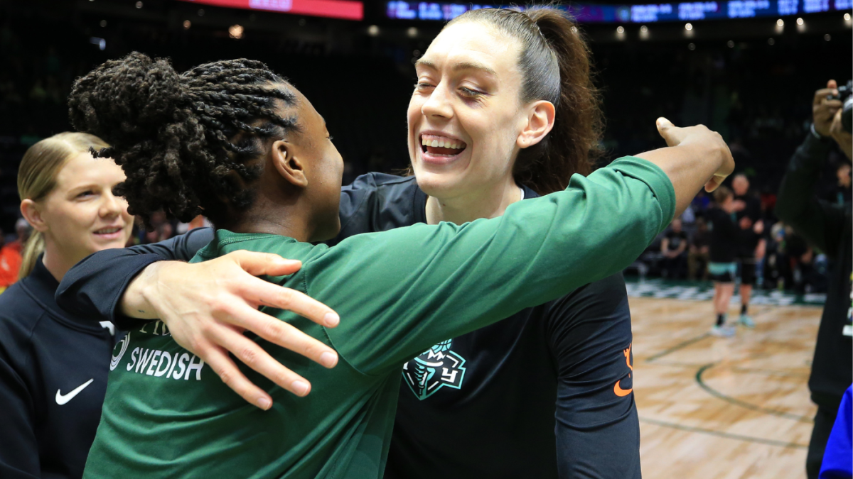 Breanna Stewart battles 'emotional roller coaster,' leads Liberty past ...