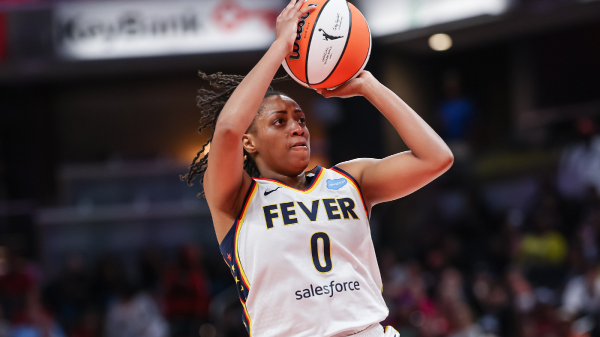 Kelsey Mitchell's last-second jumper vs. Sky gives resurgent Fever ...