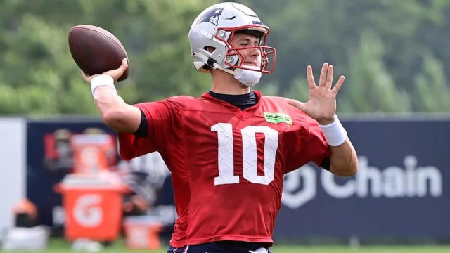 Mac Jones Looks To Rebound After Bad Sophomore Season