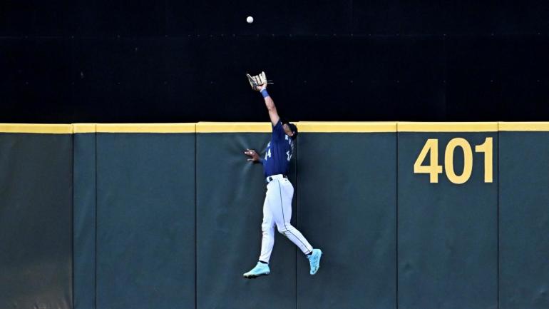 Julio Rodríguez explains how he pulled off home run robbery fake out of Fernando Tatis Jr ...