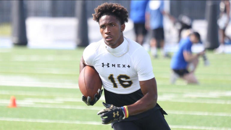 LSU football recruiting: Dakorien Moore, top recruit in Texas, commits to Tigers' 2025 class ...