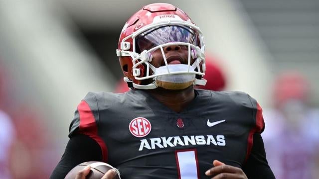 KJ Jefferson discusses closing in on Arkansas passing records