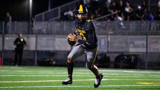 Player To Watch This Weekend: Sophomore QB Dia Bell, American Heritage ...
