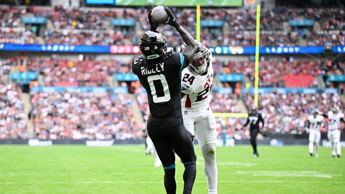 Titans swoop in to sign Calvin Ridley; Kansas suffers another bad loss ...