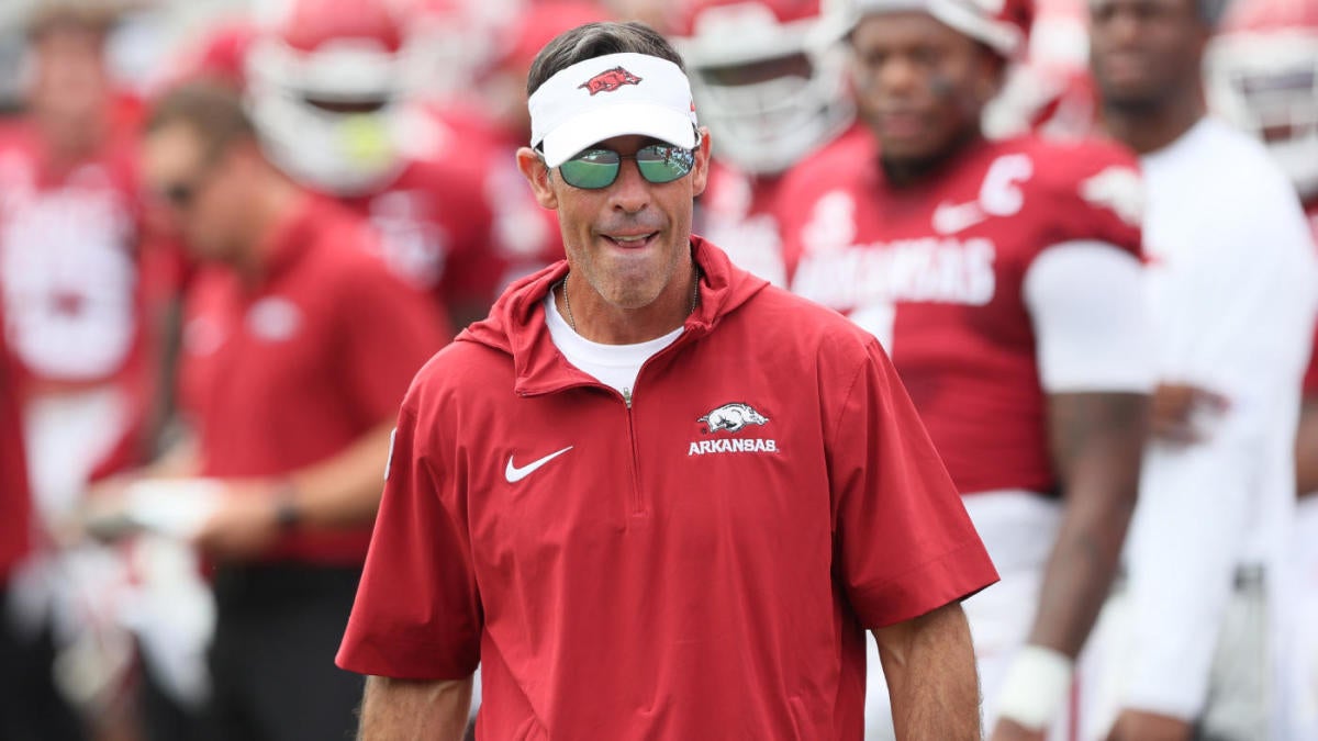 Arkansas fires Dan Enos: Hogs part with offensive coordinator amid ...