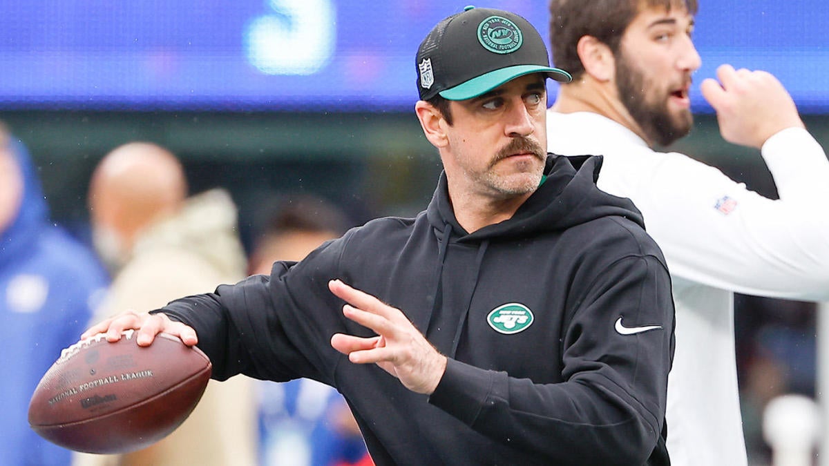 Aaron Rodgers injury update: Jets QB throws passes, drops back in warmups ahead of Week 8 game ...