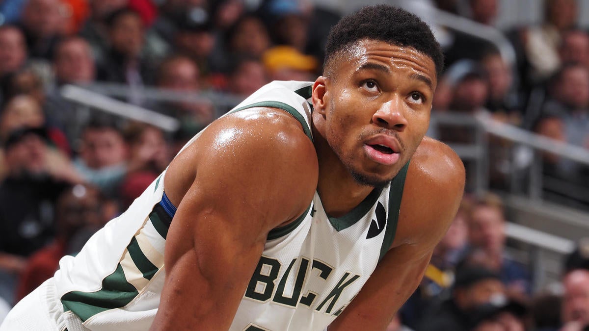 Giannis Antetokounmpo dominates with 54 points, but his crucial late ...