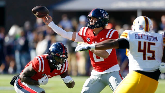 Ole Miss overcomes sluggish first half to knock off ULM 35-3