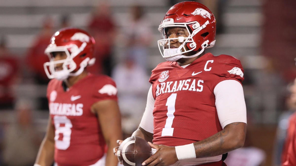 KJ Jefferson injury: Arkansas QB leaves rivalry game vs. Missouri after ...