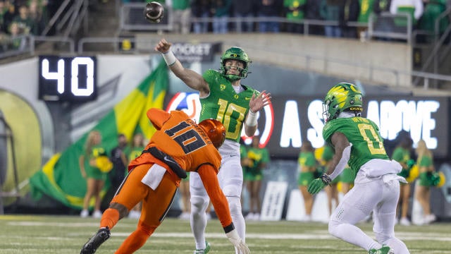 More photos from No. 6 Oregon's 31-7 beatdown of rival OSU
